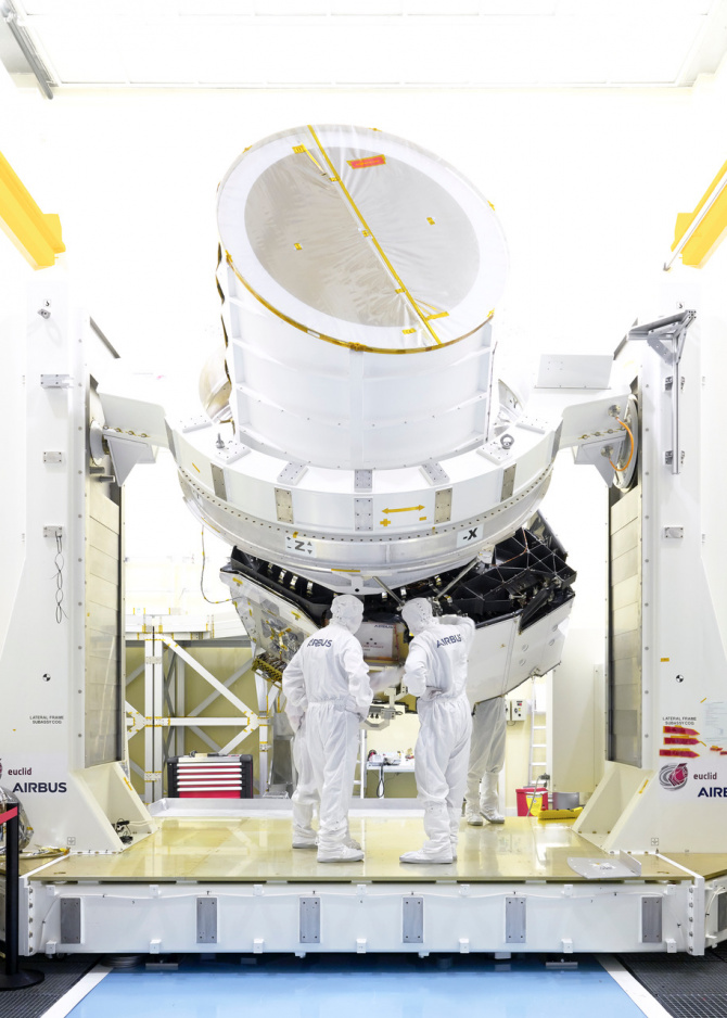 Benedict Redgrove Photographs Mind-Blowing Spacecrafts