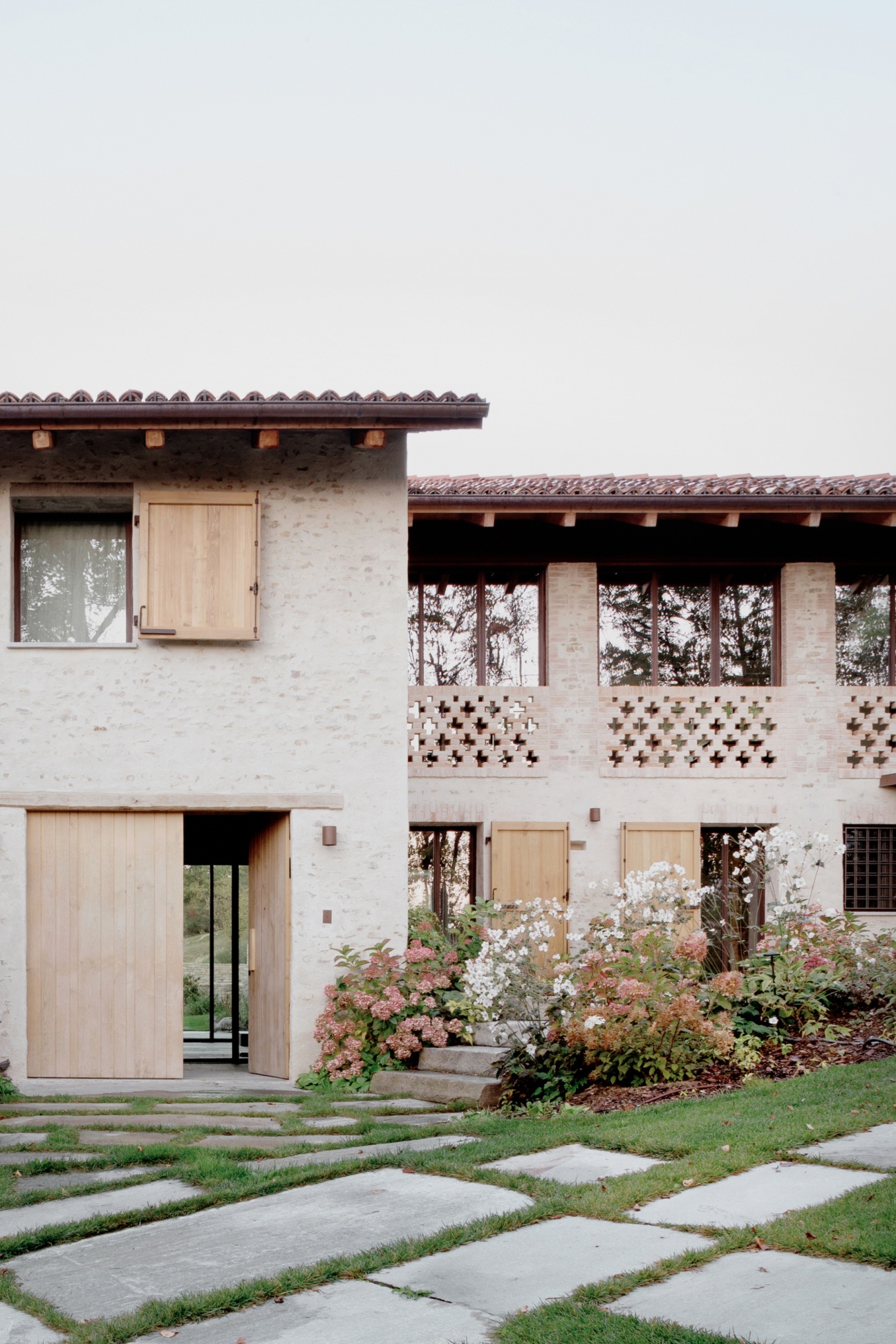 Jonathan Tuckey Design Turns Forgotten Farmhouse Fabulous