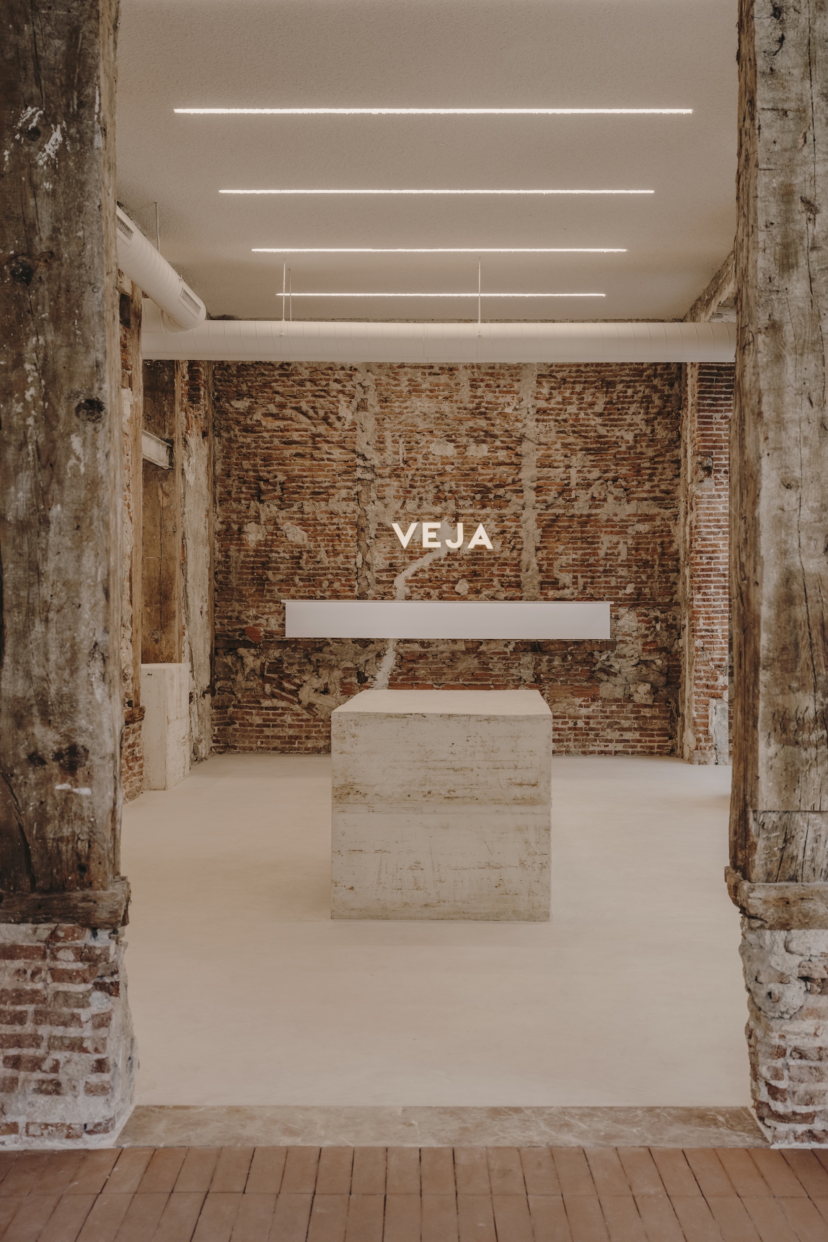 Plantea Estudio Makes Gutting Beautiful in Veja's Madrid Store