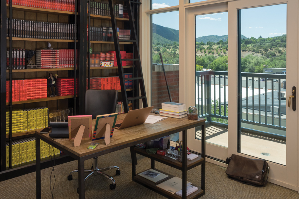 Manipulating Time and Memory with Author Blake Crouch