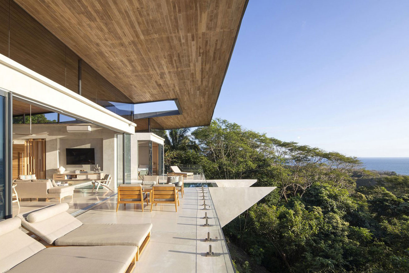 Studio Saxe Designs an Illusionary Retreat in the Tropics of Costa Rica