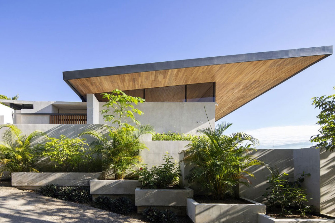 Studio Saxe Designs an Illusionary Retreat in the Tropics of Costa Rica